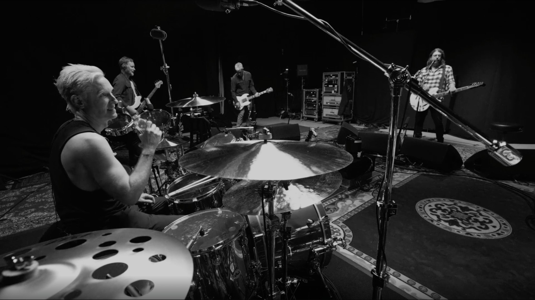 JOSH FREESE devient le batteur « live » des Foo Fighters – BATTERIE ...