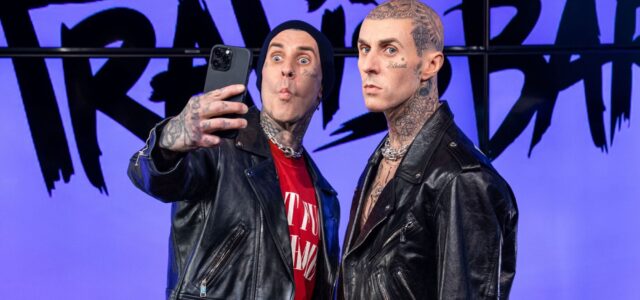 TRAVIS BARKER STATUFIÉ – BATTERIE / BATTEUR MAGAZINE